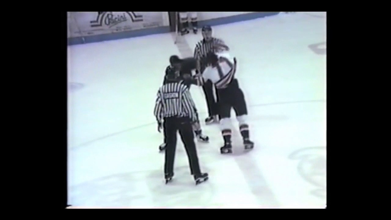 Yannick Tremblay vs Patrick Charbonneau LHJMQ 11 12 95 - YouTube