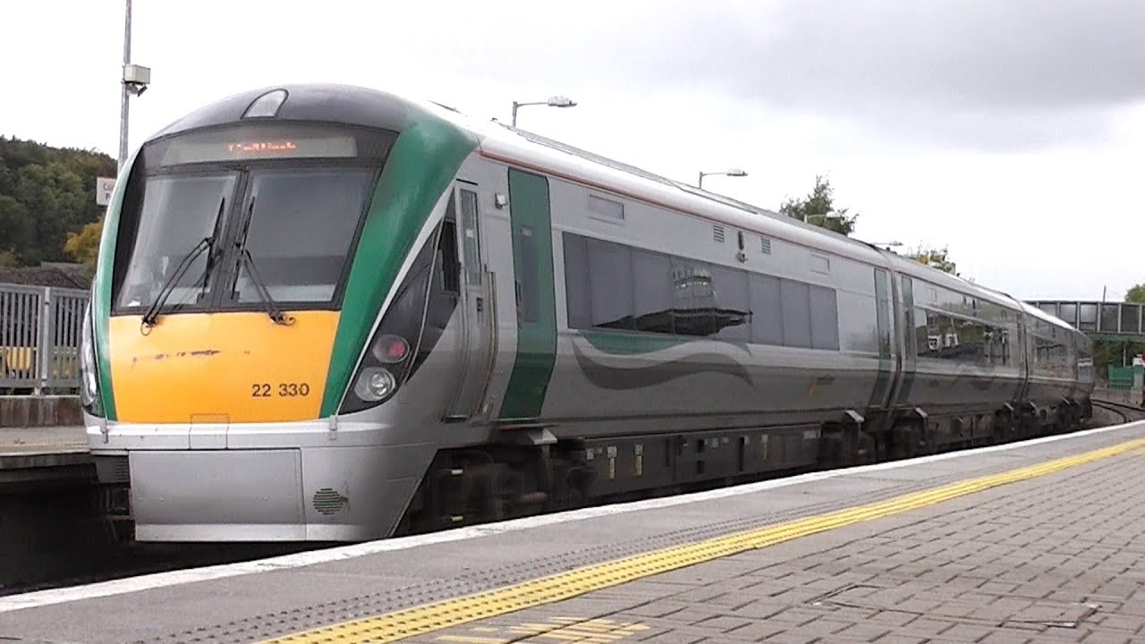 IE 22000 Class ICR Train number 22330 - Portarlington Station, Laois ...