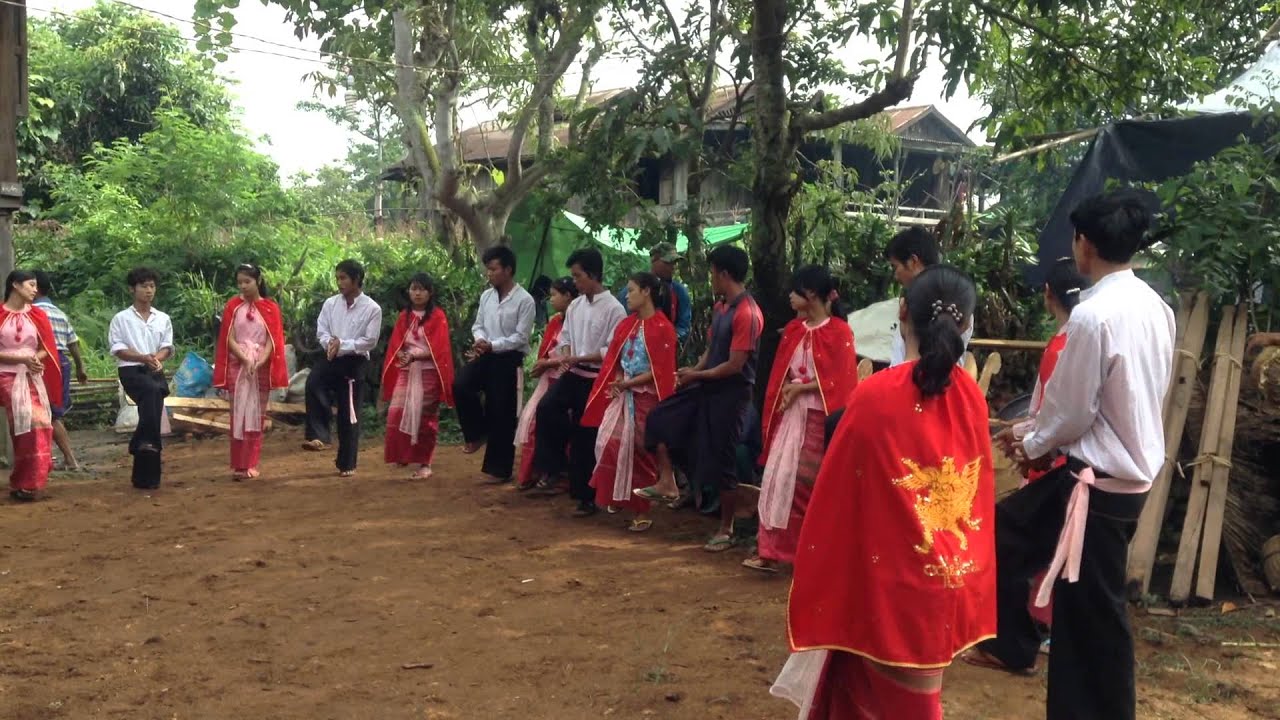 Kayah dance for funeral - YouTube