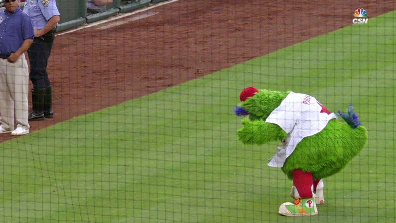 ATL@PHI: Phanatic pokes fun at Francoeur before game - YouTube