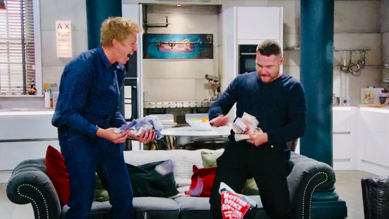 Robron Part 2 - Aaron ‘Burns’ Mandy’s Money...!? - YouTube