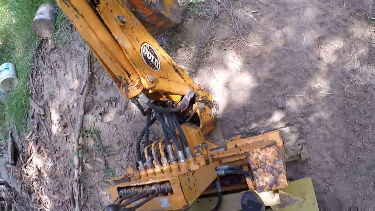 Case / Davis D100 Backhoe Small Bucket Test. Pandemic Projects. (Yes ...