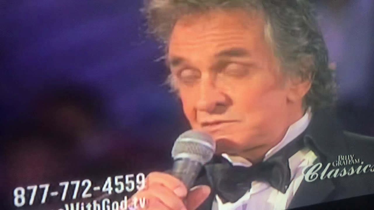 Johnny Cash sings “Precious Memories” - YouTube