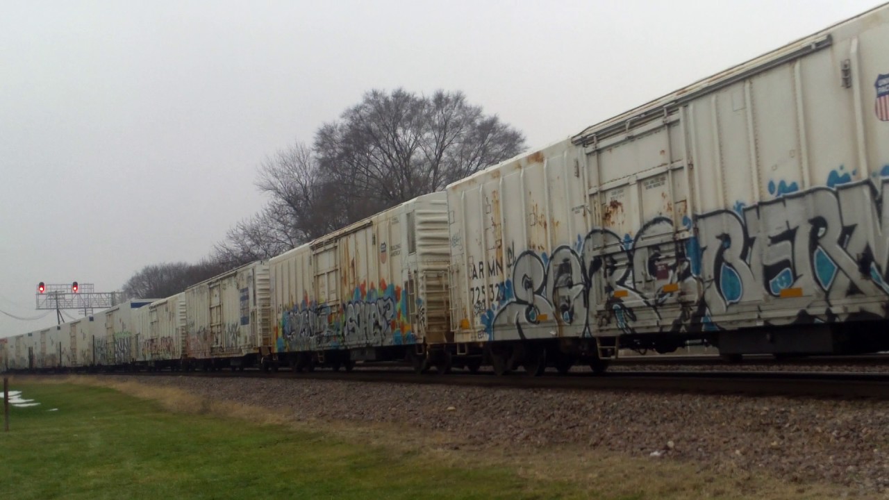 UP 2749 leads ex-SP C44AC on slow EB Salad Shooter - YouTube