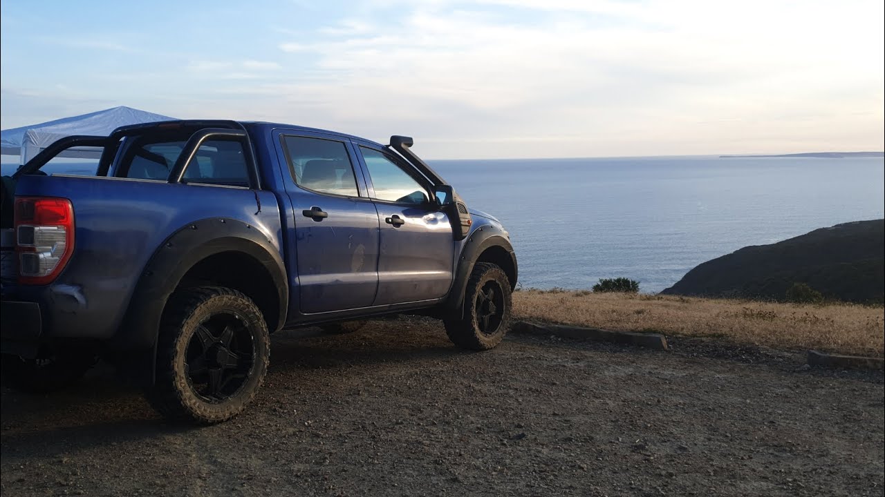 Servicing Ford Ranger xlt 3.2 diesel 2012 - YouTube