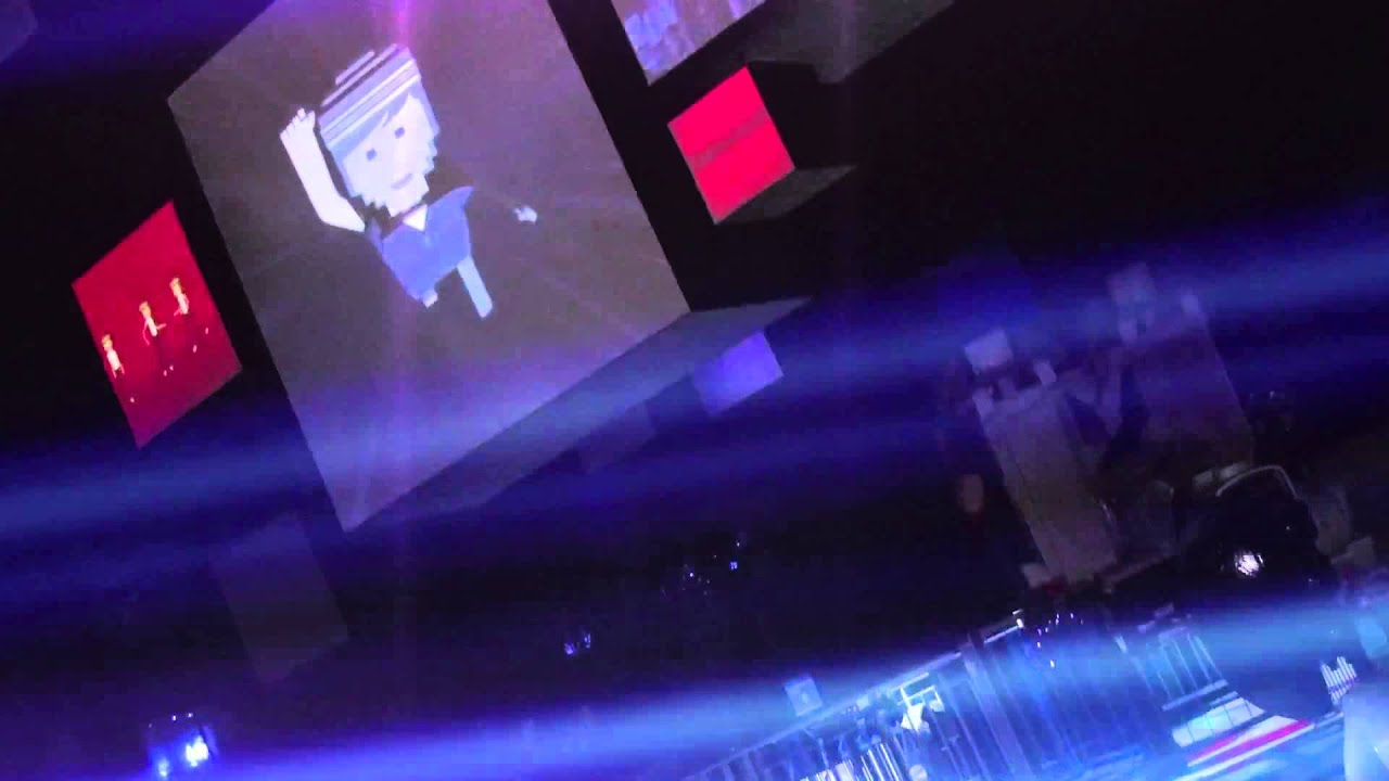 Dance with Robots at Futuroscope - YouTube