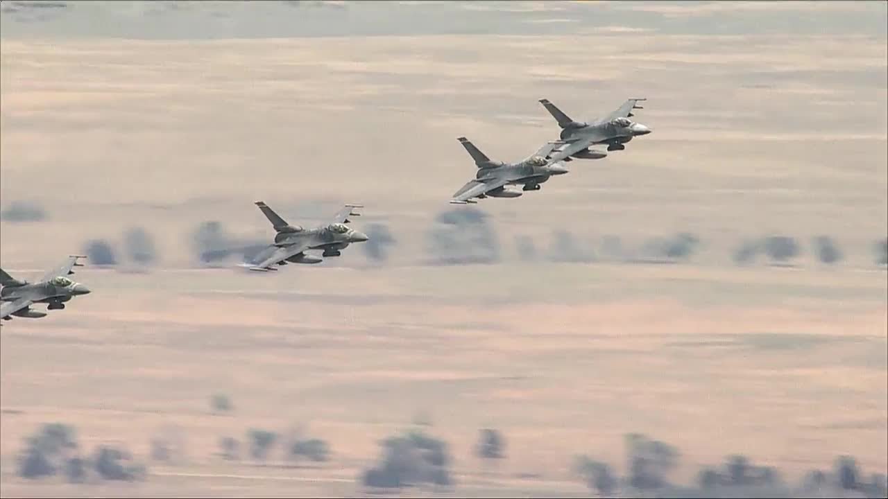 F-16s fly over Colorado for 4th of July - YouTube