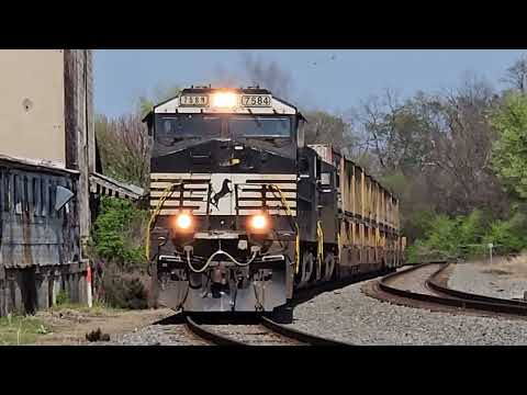 NS 7584 Leads NS 4562 NS 8086 on NS 15T Passing Through in Berryville VA - YouTube
