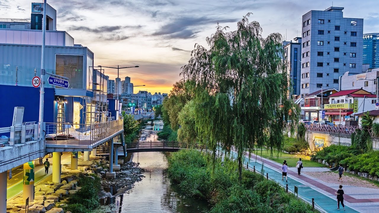 [4K] SEOUL WALK - Bustling Night Sillim Station, Sundaetown, Dorimcheon ...