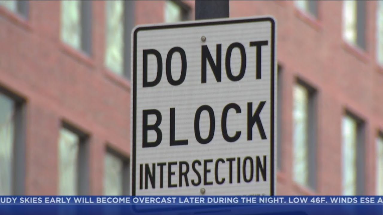 Law Against Blocking Intersections Rarely Enforced In Chicago - YouTube