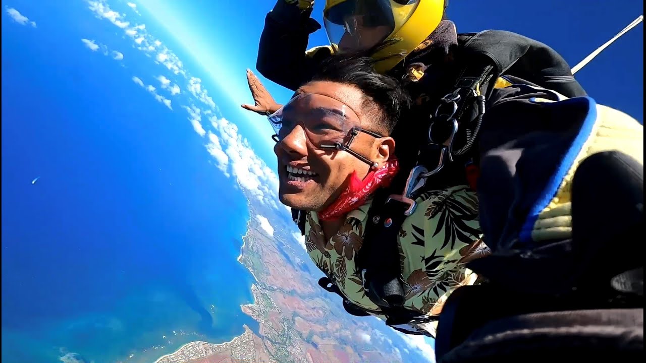 Skydiving in North Shore on Oahu, Hawaii. - YouTube