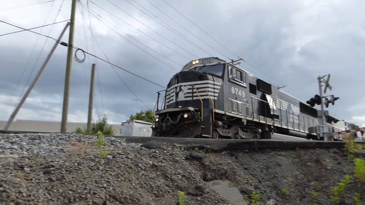 CofG Heritage Unit 7-5-16: Heritage Unit #8101 trails on combined NS #203/211 - YouTube
