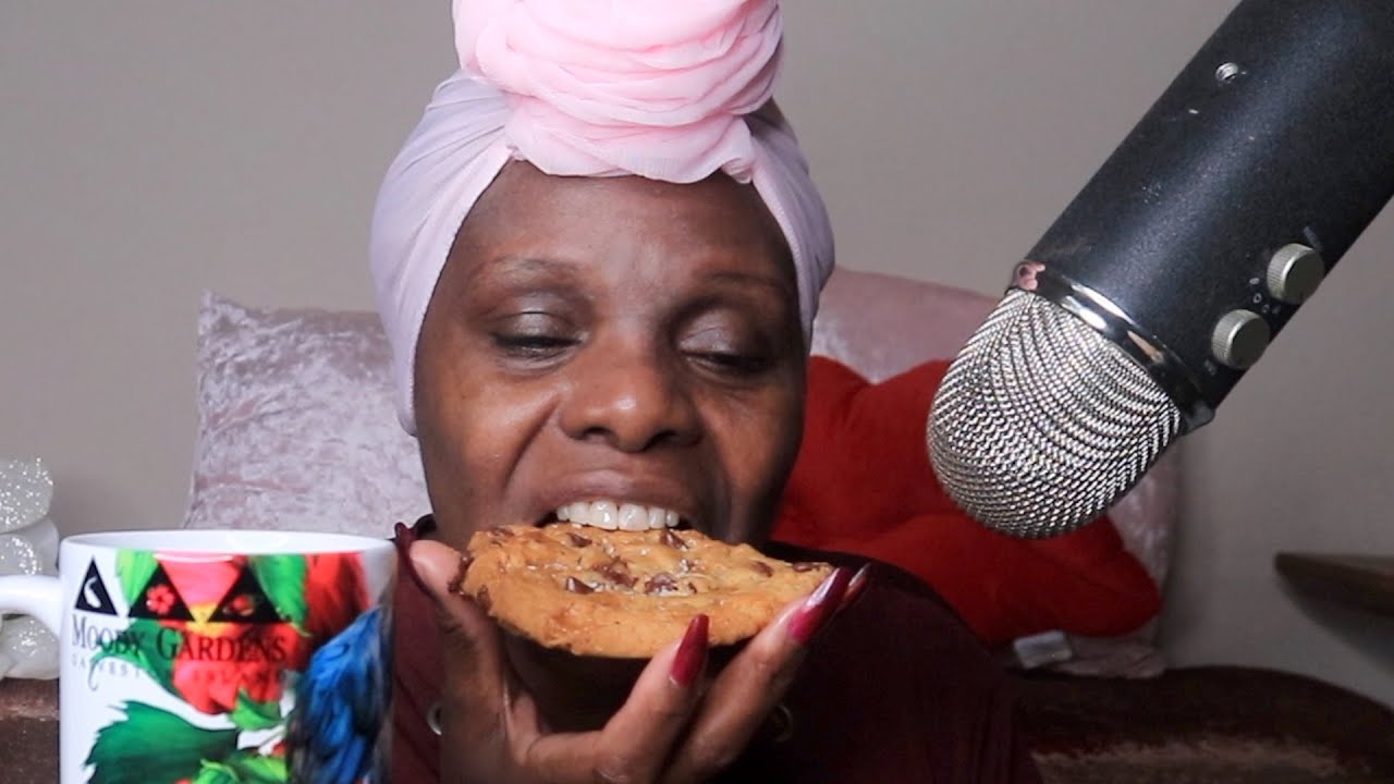 TRIPLE CHOCOLATE FREAKING ARBY'S SALTED CARAMEL CHOCOLATE CHIPS ASMR ...