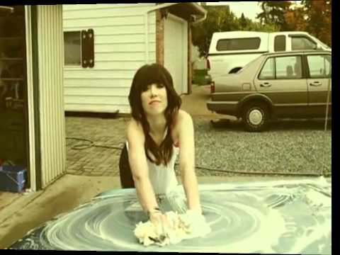 CARLY REA JEPSEN - CALL ME MAYBE  - OFFICIAL EXCLUSIVE...