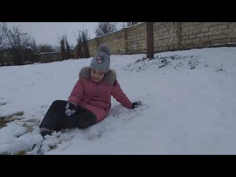 Banunun Gülövşədə qar sevinci ❄☃️❄