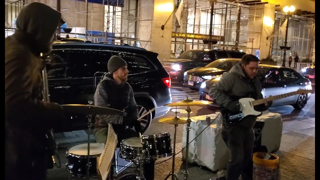 The Chicago Traffic Jam Band in downtown #Chicago (Dec 23, 2021) - YouTube