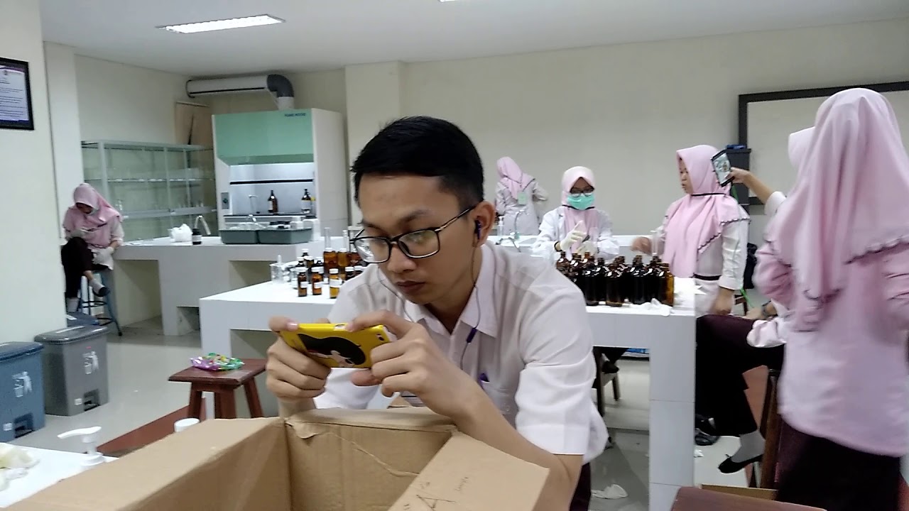 LABORATORIUM - PROFESIKU DI BELAKANG LAYAR GUYS - YouTube