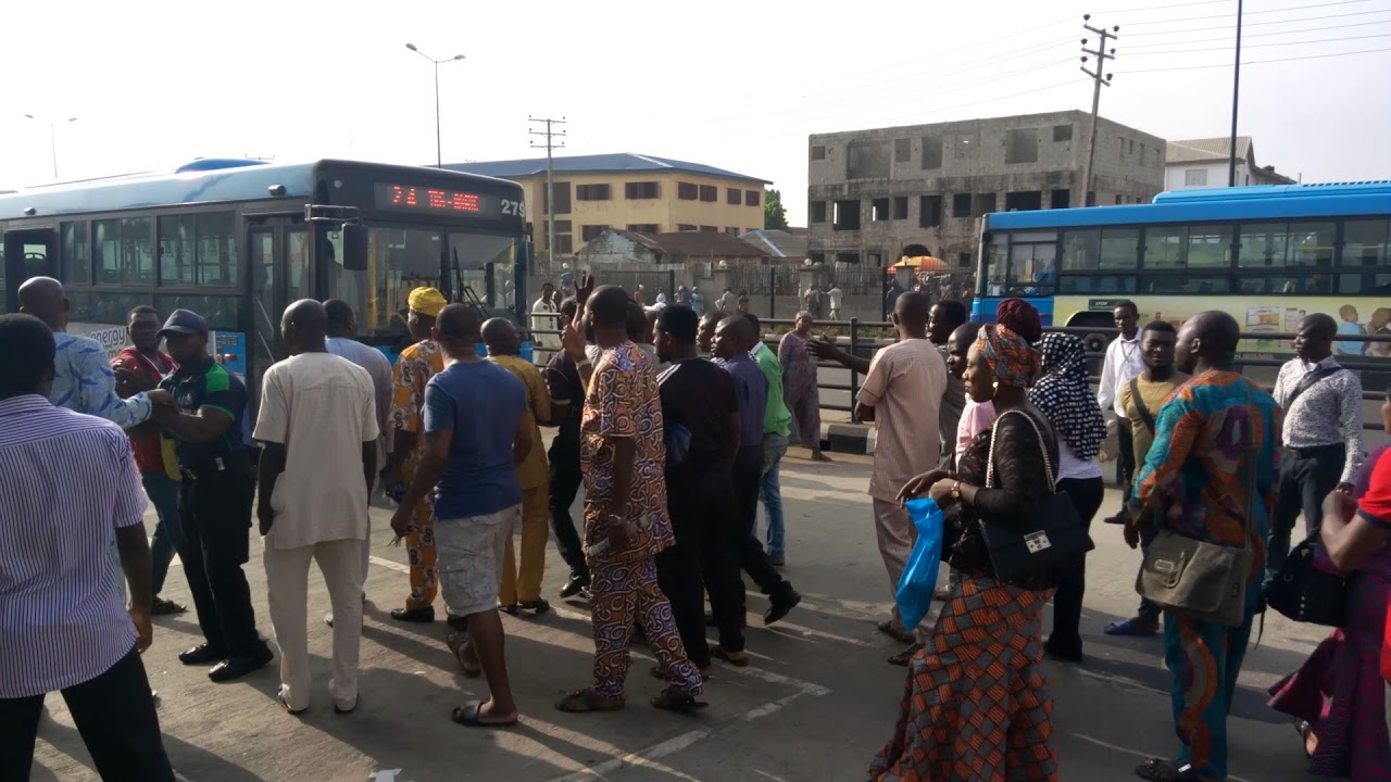 Lagos BRT queue and it frustration especially at Ikorodu terminal ...