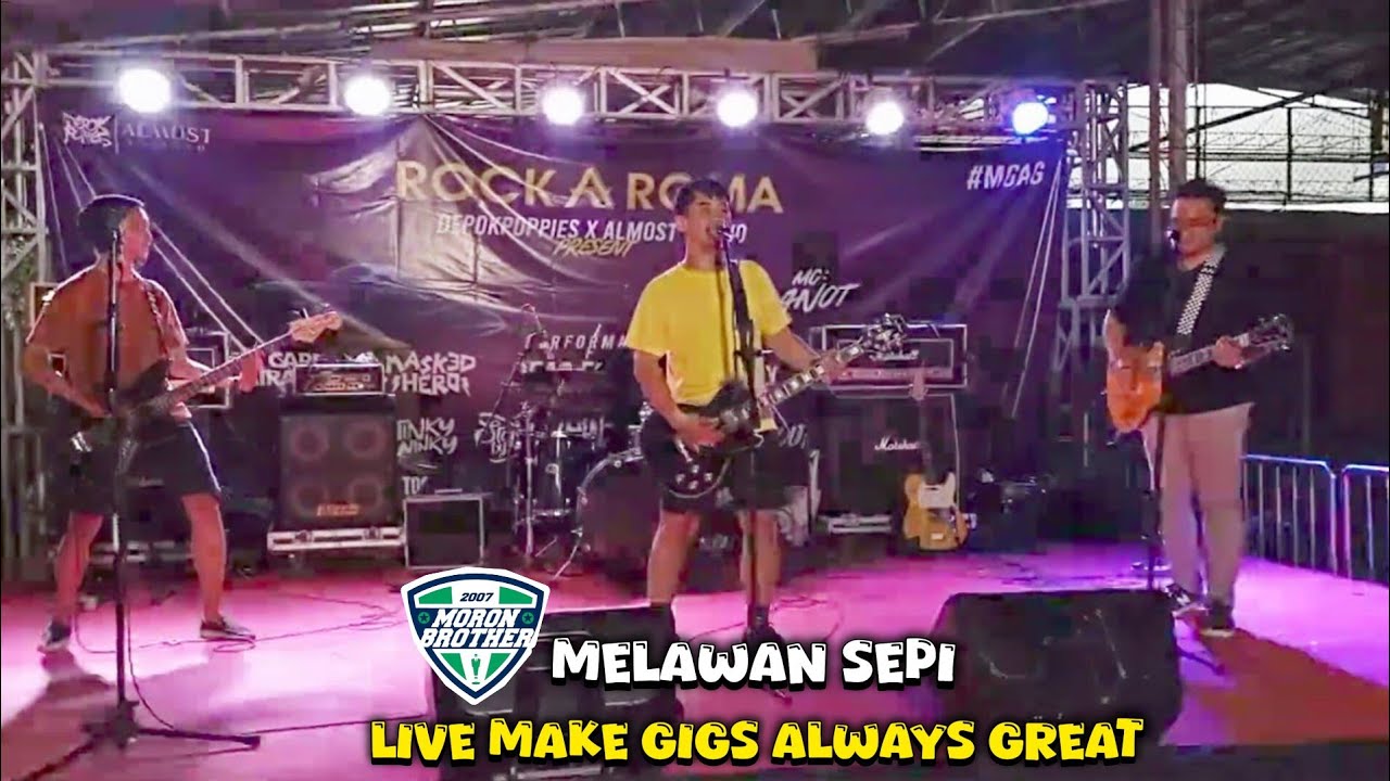 Moron Brother - Melawan Sepi , Live Andik Futsal - YouTube