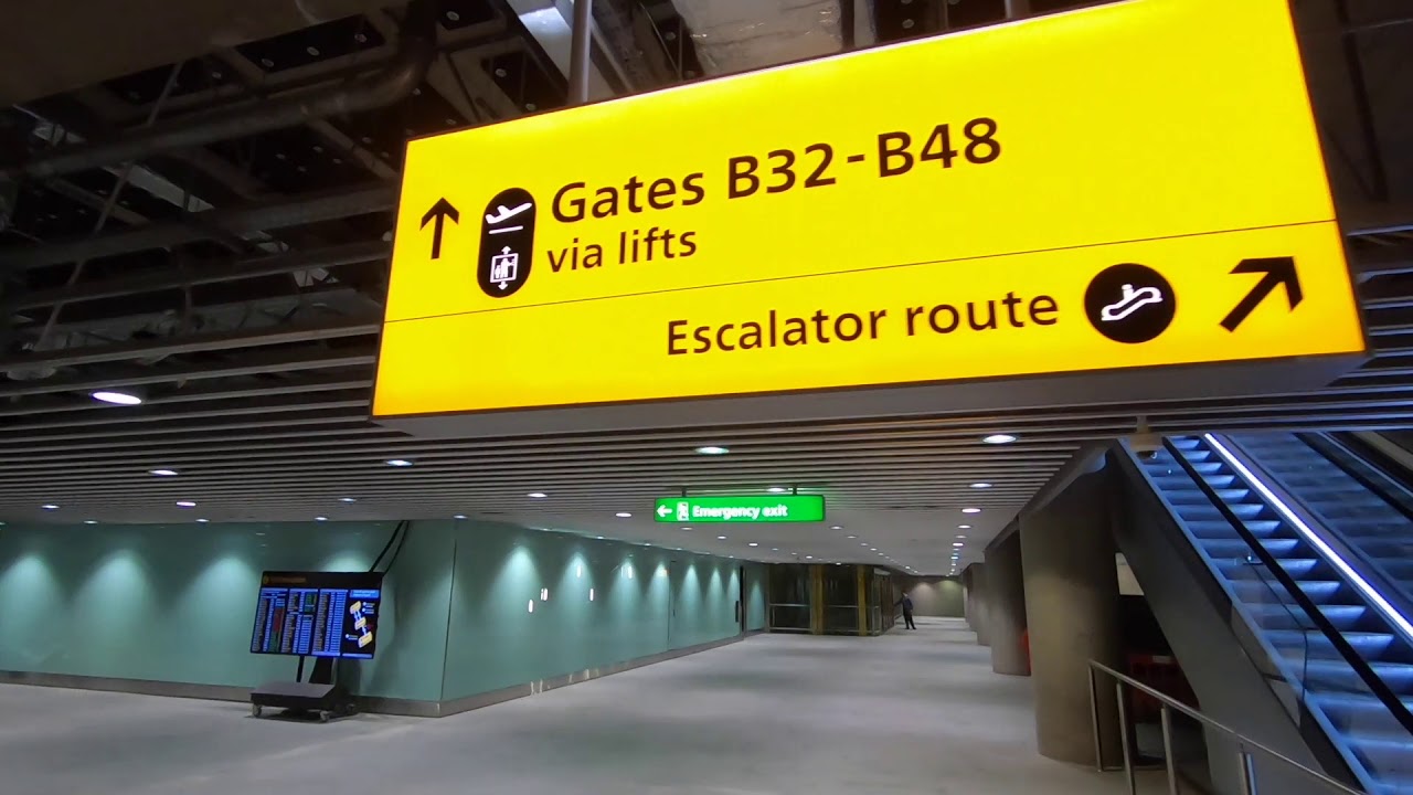 Heathrow Terminal 5 Walkway to B and C Gates before the Pandemic - YouTube