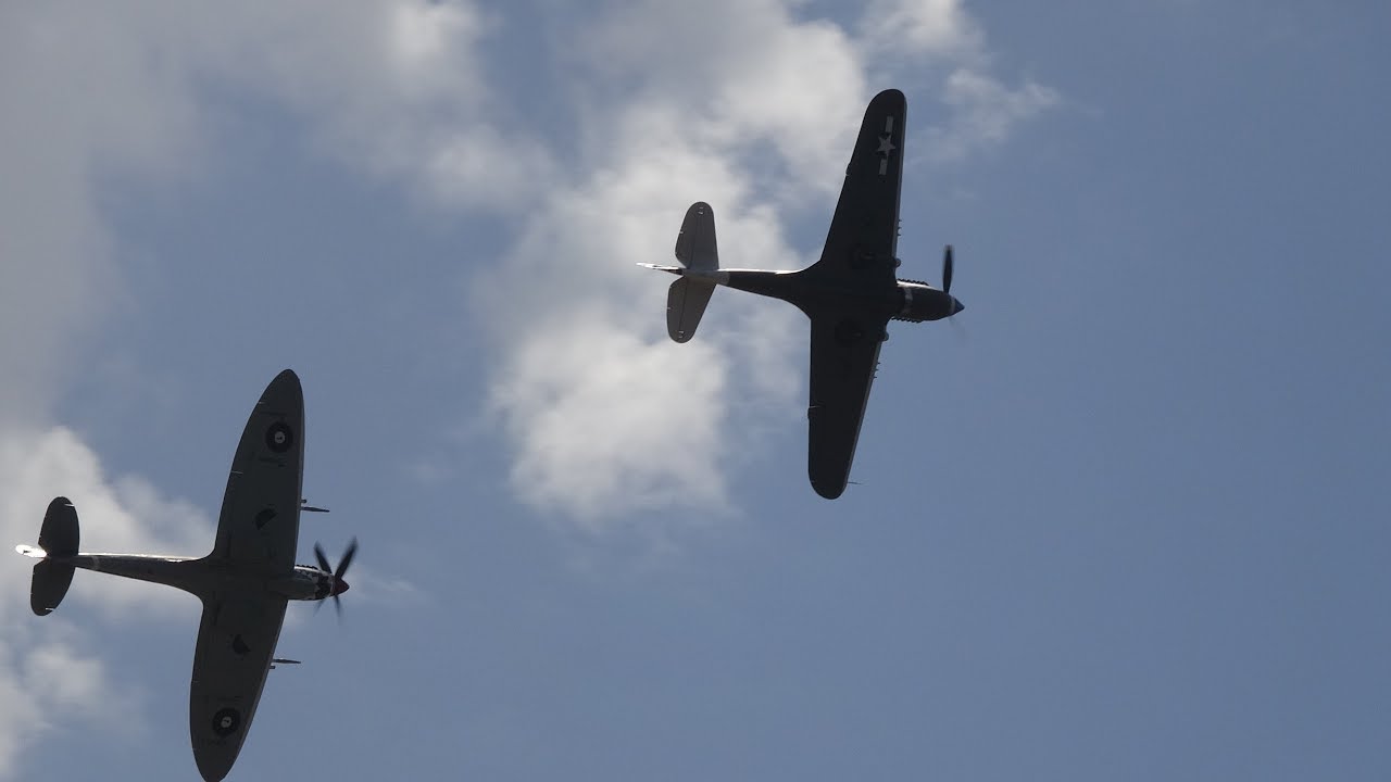 Warhawk & Spitfire display at Tyabb Airshow 2018 - YouTube