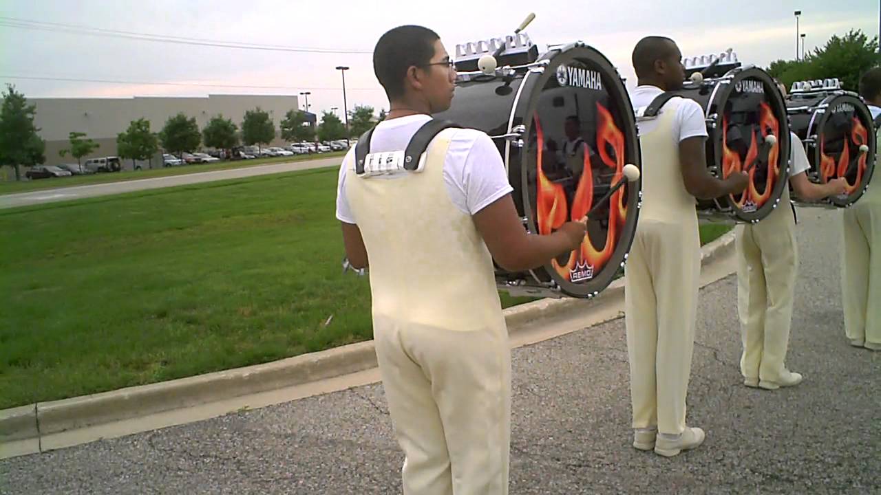 Crown Bass 5 Preps His Diddle Machine for Action - YouTube