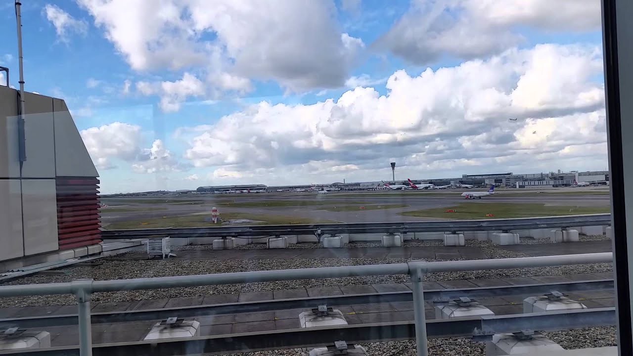 Planes landing at London Heathrow airport. Terminal 4 observation deck ...