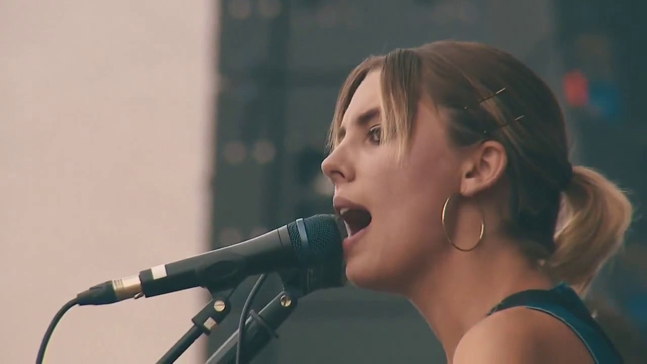 Wolf Alice - Bros (Live) - YouTube