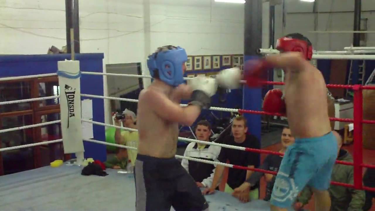 Newton Heath FC Boxing Karl 'Edgin' Spiers v John '2 Step' Round 3 ...