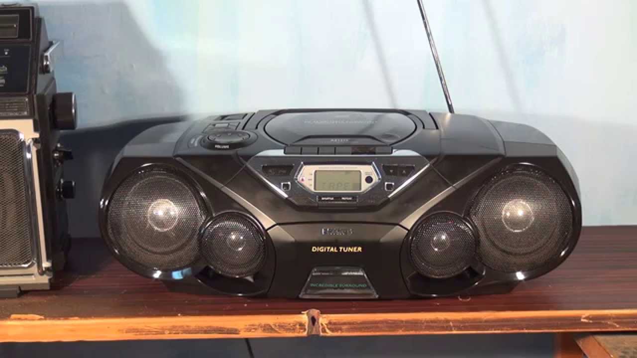 Philips D8814 (1982) vs. Philips AZ1574 (2002) - YouTube