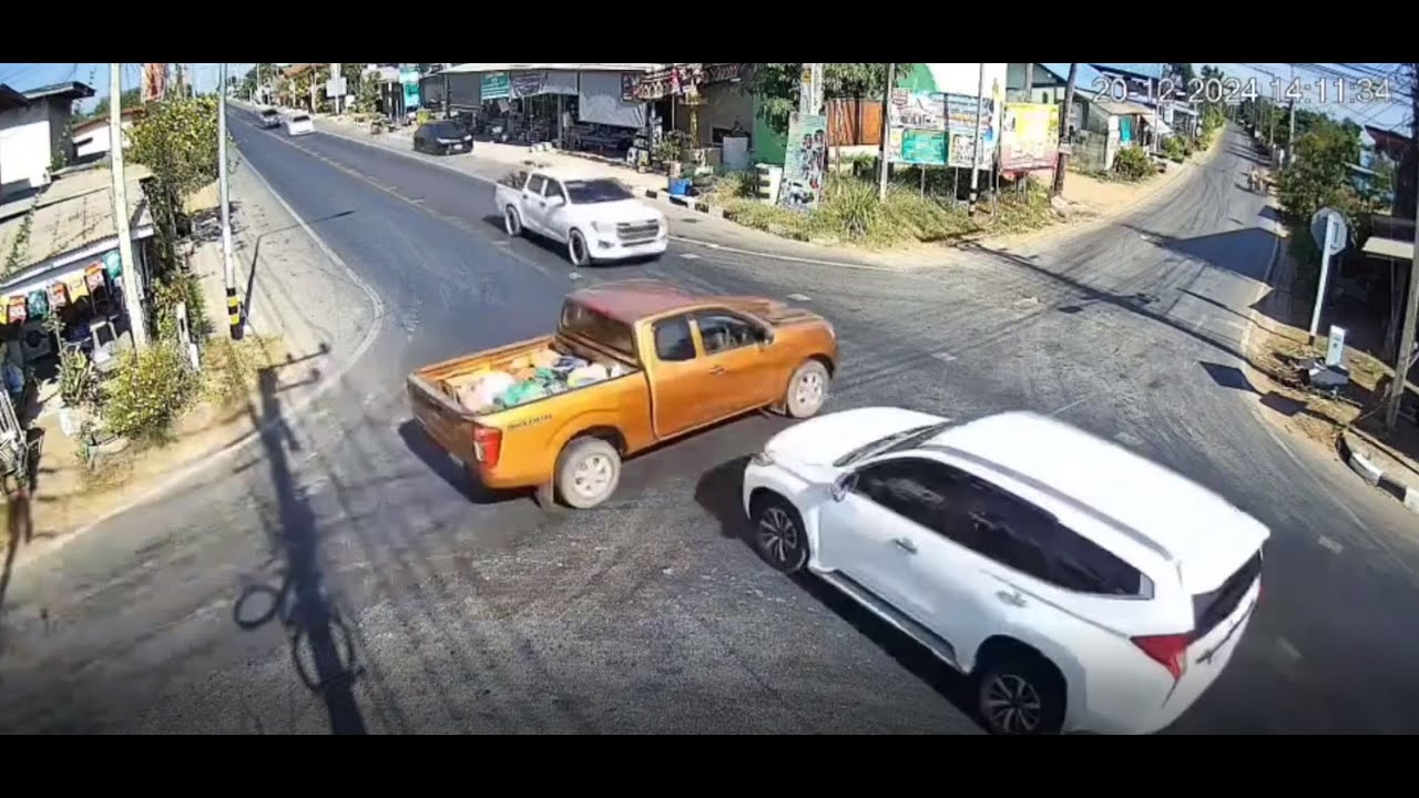 Dashcam Thailand Dec 2024 Part 4 - Bad driving and accidents, close ...