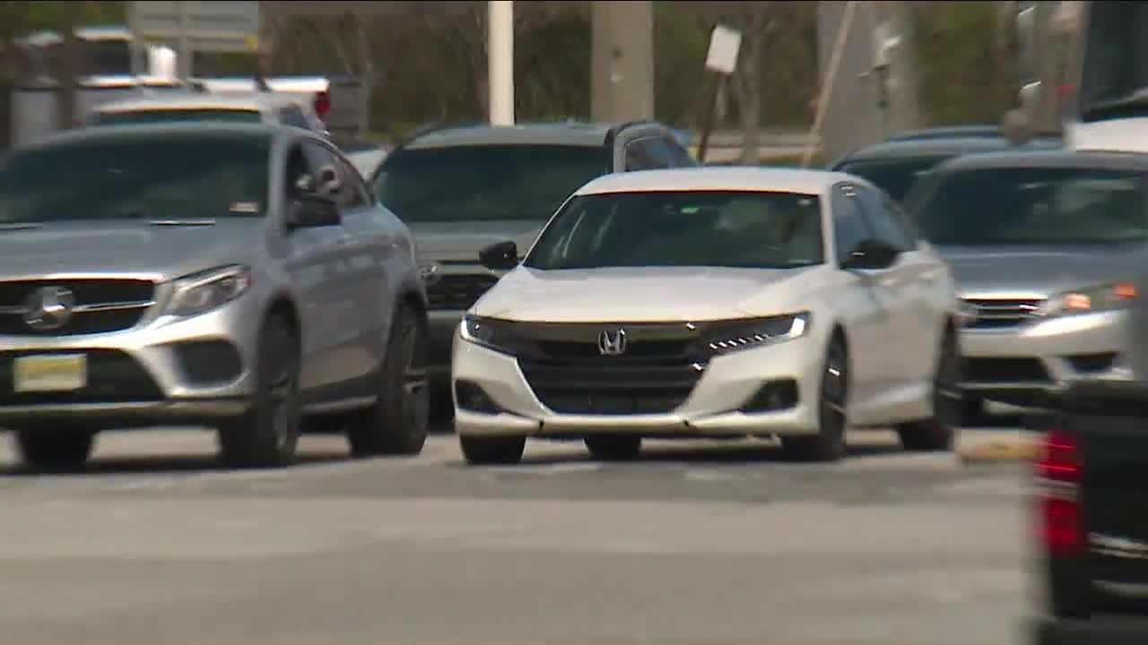 Drivers dealing with the rising rates of car insurance in Florida - YouTube