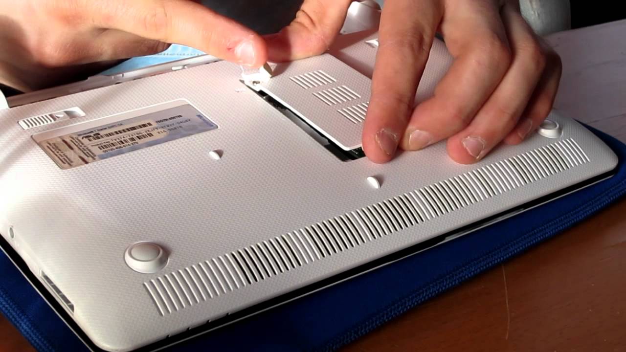 Performing a RAM upgrade on a ASUS Eee PC 1015PN netbook - YouTube