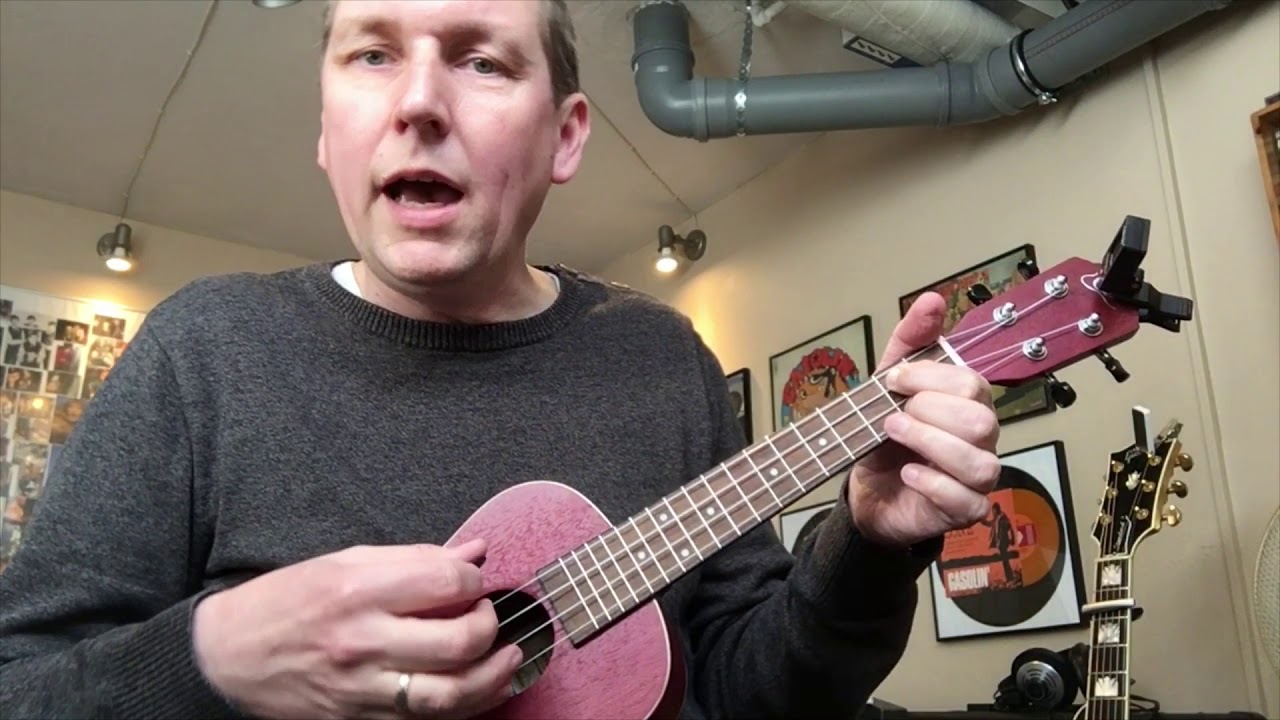 Lær at spille ukulele - “Flying” - YouTube