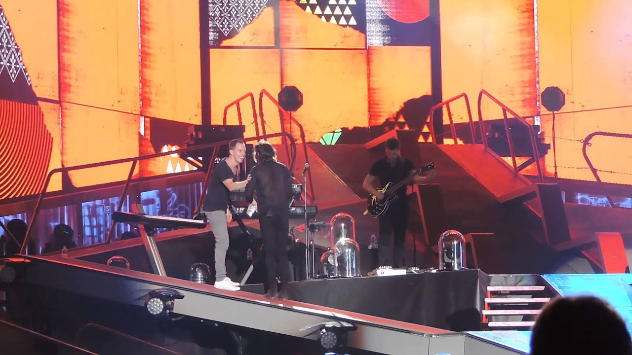 Harry Styles hands on with Jon Shone - YouTube