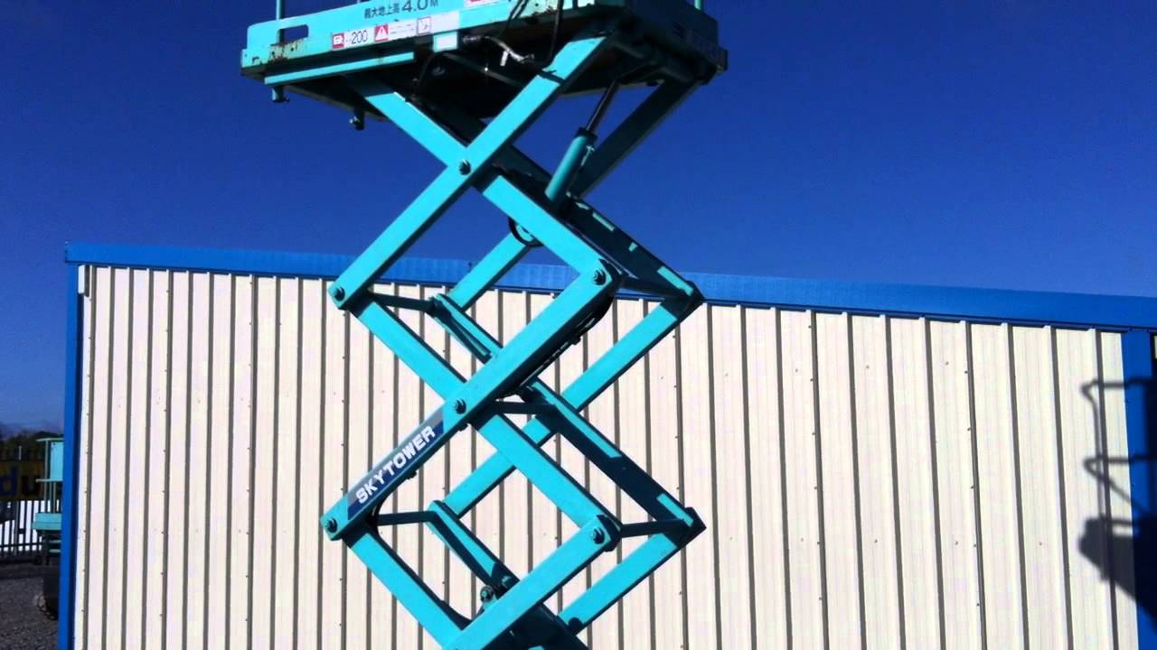 SKYTOWER TRACKED SCISSOR LIFT - YouTube