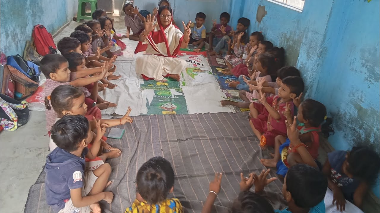 saph saphai and colour knowledge in aanganbadi - YouTube