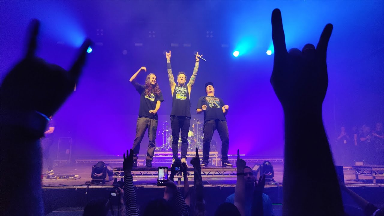 Simple Plan (Live @ Palladium Cologne) 04-02-2024 - YouTube