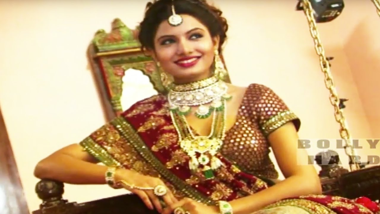 Calender Girl Avani Modi Latest Catalogue Shoot For Heritage Jewellery ...