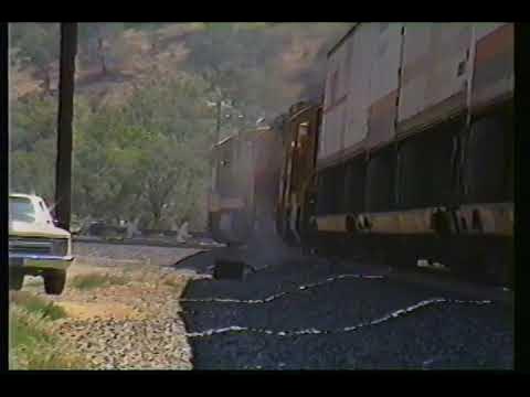 Tehachapi Loop Santa Fe Railroad 1991 Eastbound against the local - YouTube