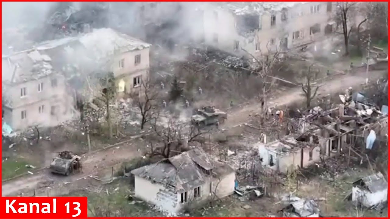 Ukrainian fighters attack with US Humvee armored vehicles houses where ...