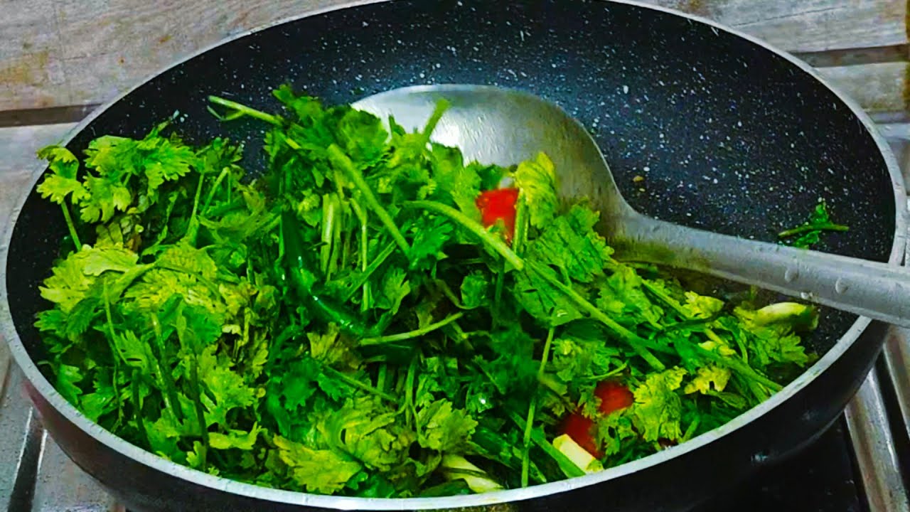 Green Dhaniya Chutney Recipe | हरे धनिये की चटनी | Spicy, Tangy & Easy ...