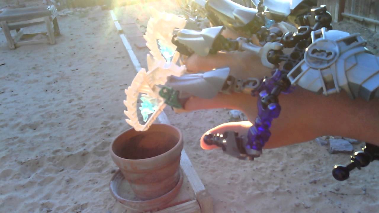 My Lego bionicle hand - YouTube