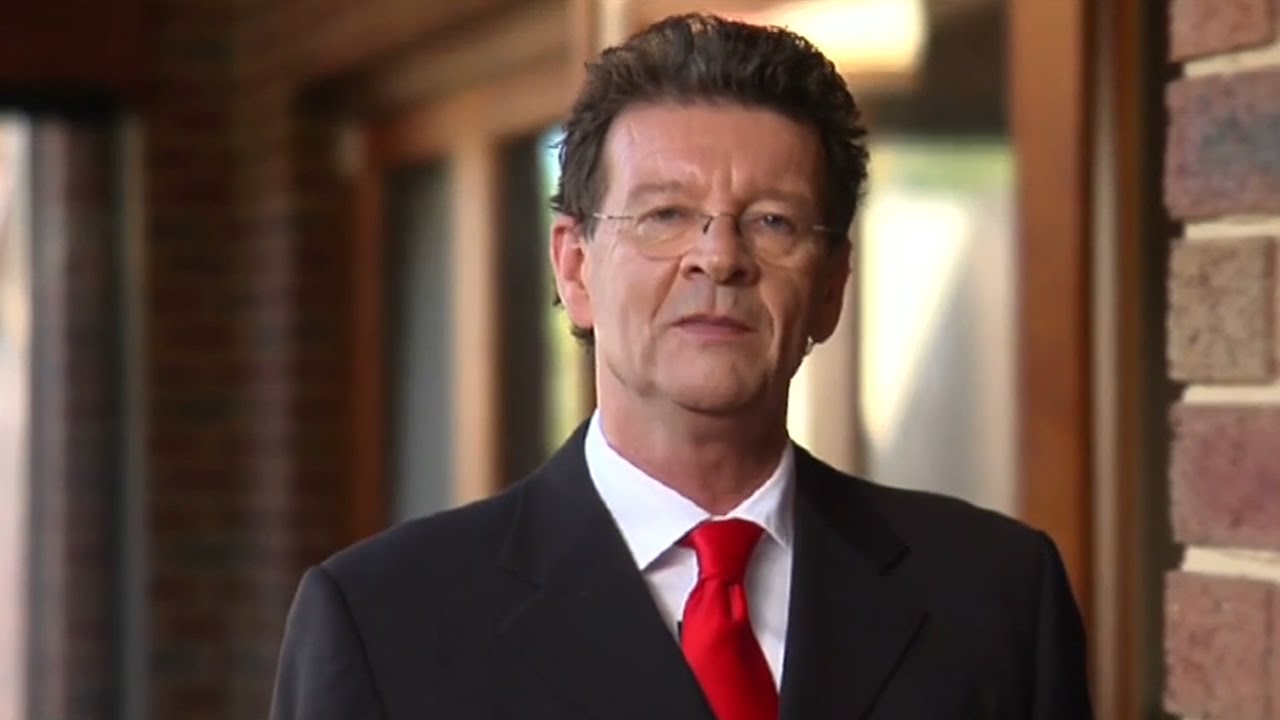 Fixing a leaking tap with Red Symons - YouTube