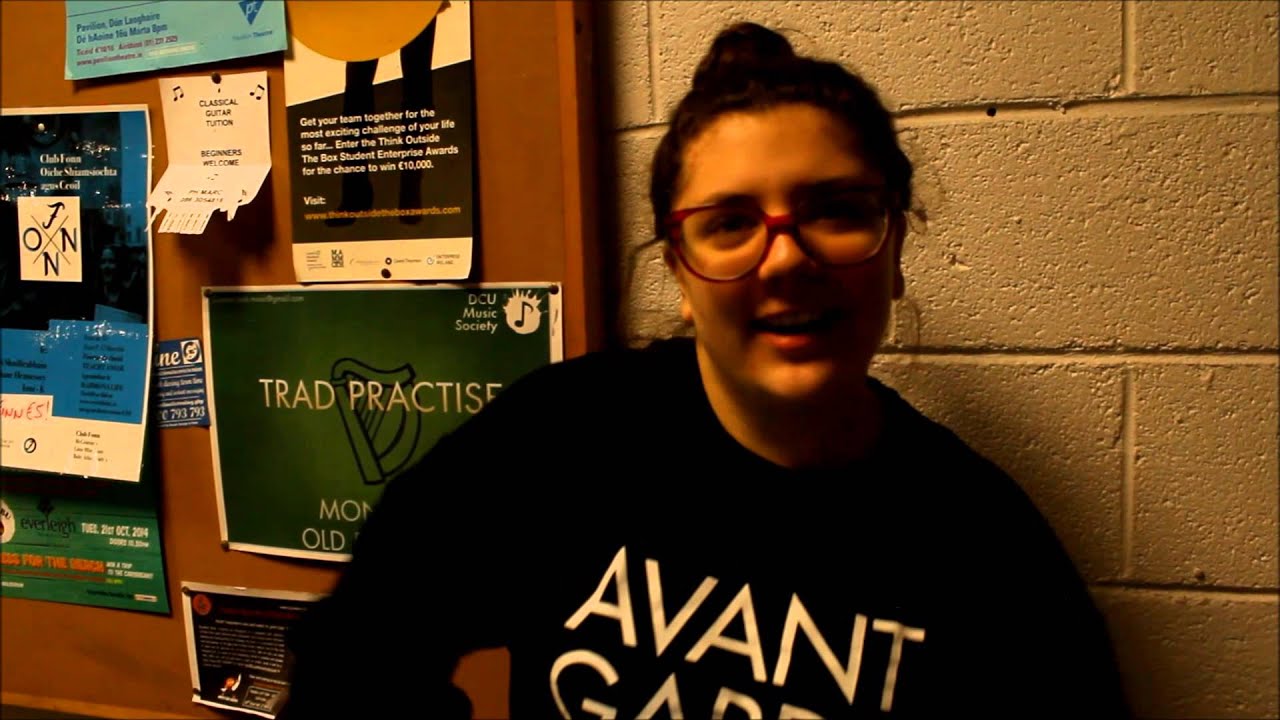 Rudolph an Fia Rua - Nollaig Shona Ó Chumann Gaelach OCBÁC - YouTube