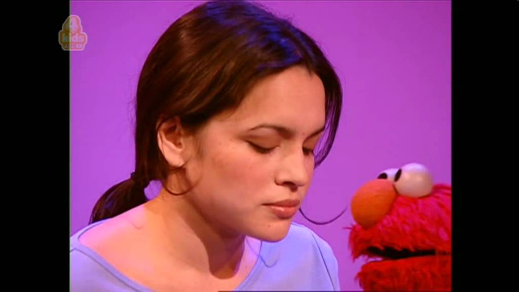 Norah Jones & Elmo on Sesame Street - YouTube