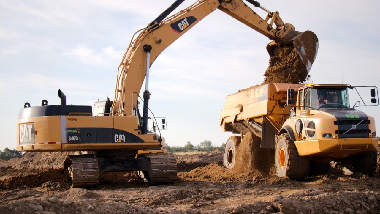 CAT 345D TOP LOADING LIKE A BOSS - YouTube