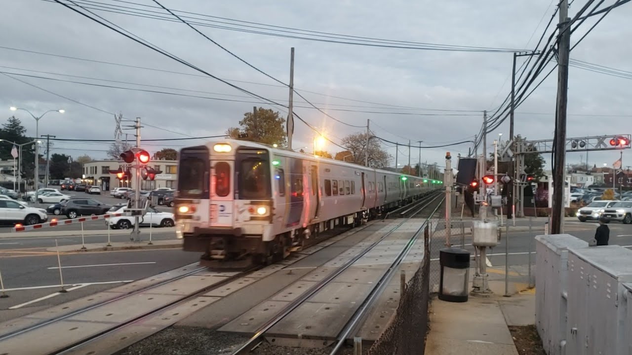 LIRR: Bethpage station PM Rush Hour At Night M7s,M9s,Diesels More 11/4 ...