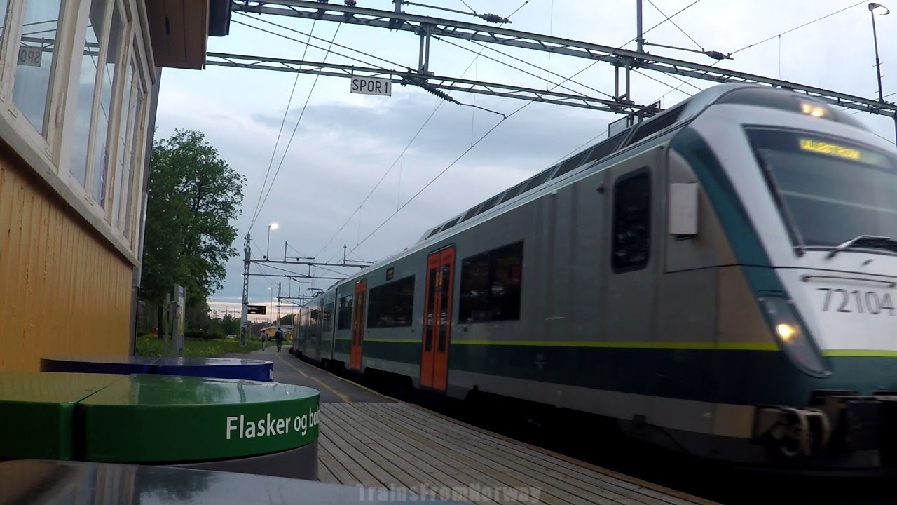 Lokaltoget Ankommer Grorud Stasjon - YouTube