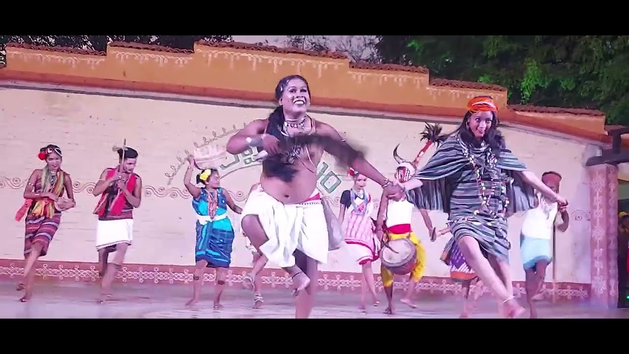 Tribal models and Dancing |desiya dance shomiya |Banda costume ...